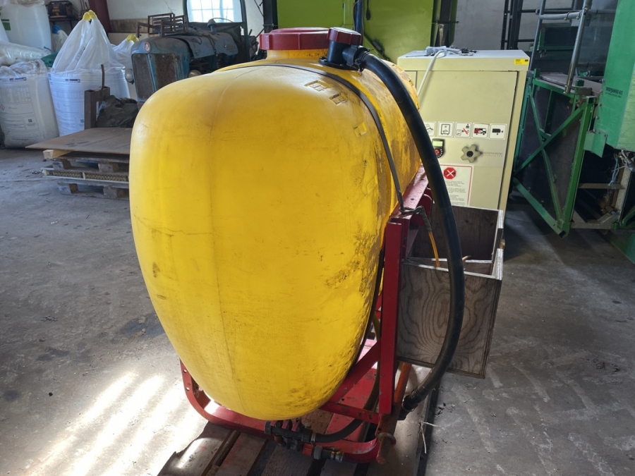 600 liter front tank