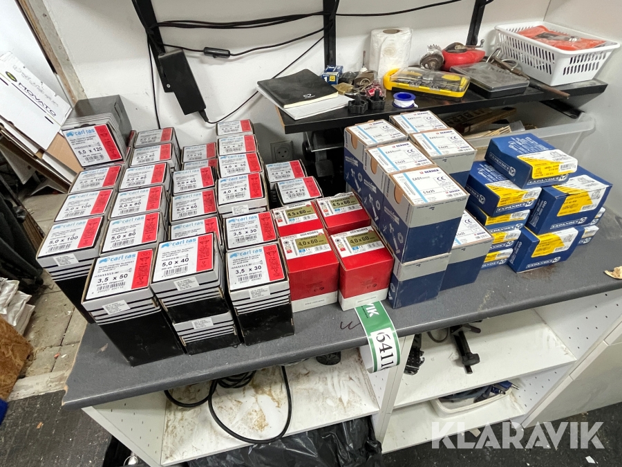 Parti skruer og rawlplugs Berner / Carl Ras , Køge, Klaravik