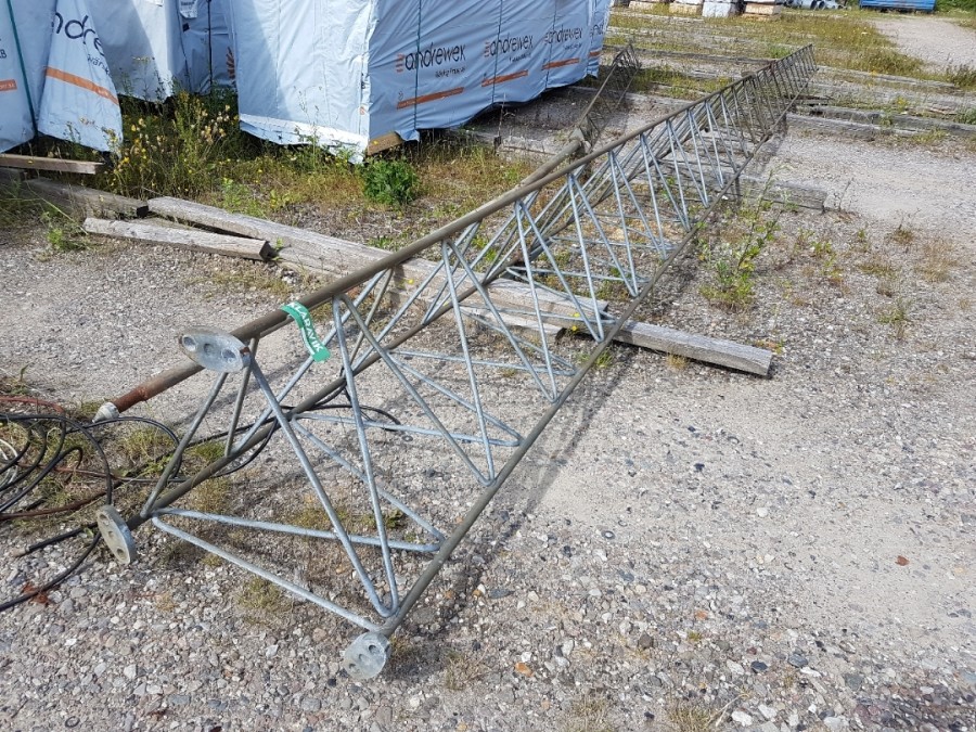 Klaravik Auktioner | Gittermast 18 m plus rør 4 m
