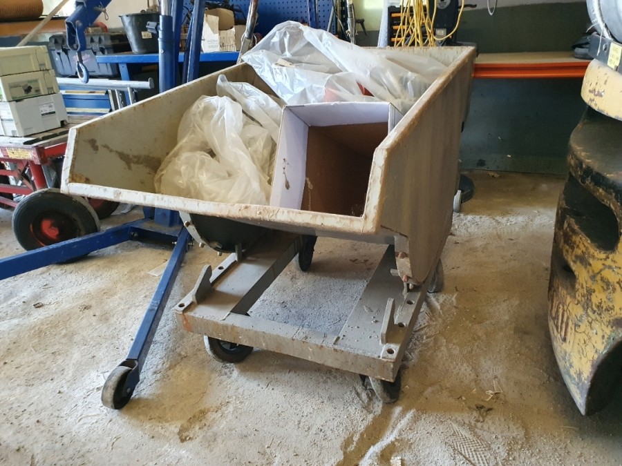 Klaravik Auktioner | Vippe container